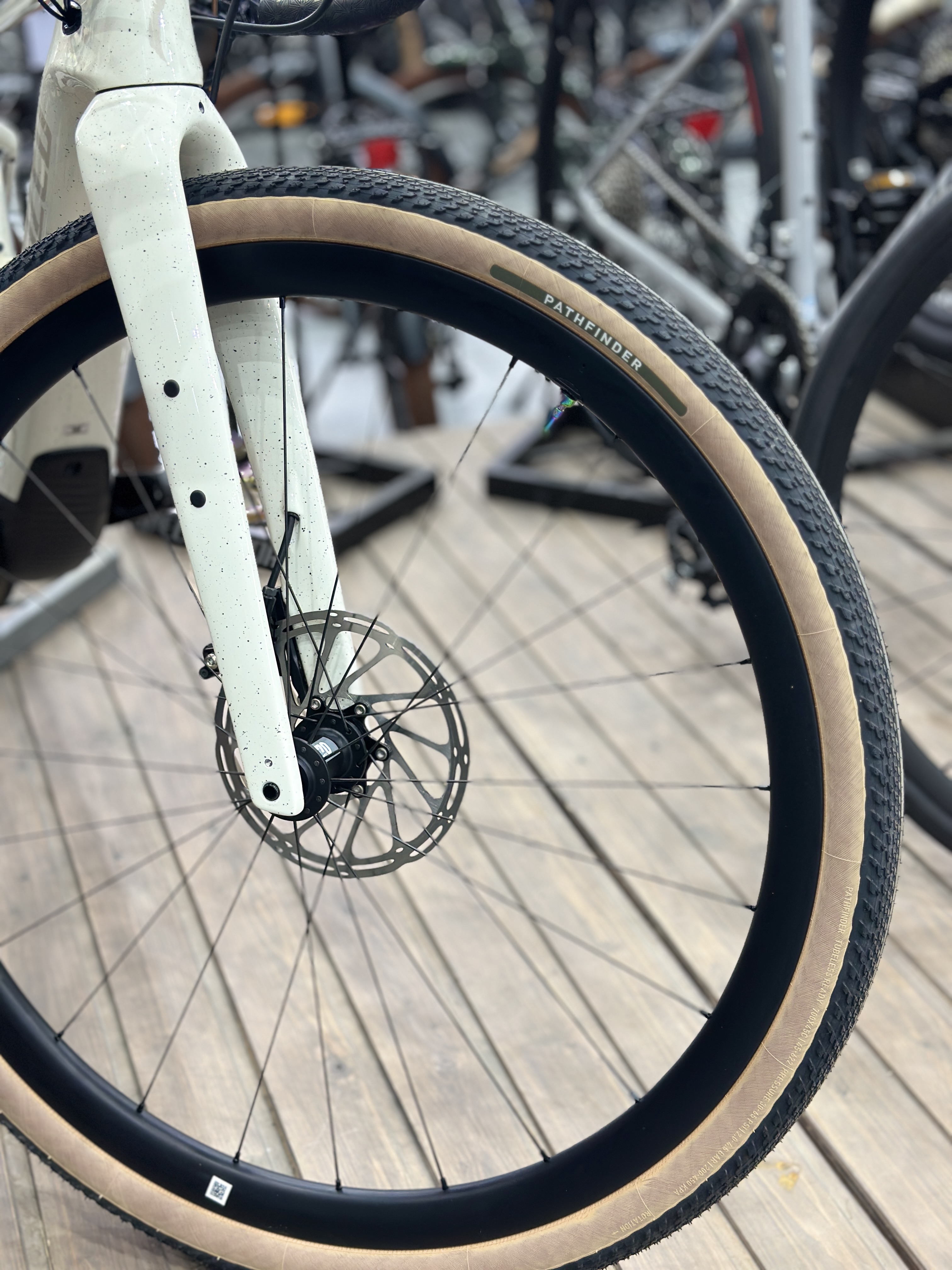 Купить Покрышка 700 Specialized Pathfinder TLR Tan Wall за 6840.00 ...